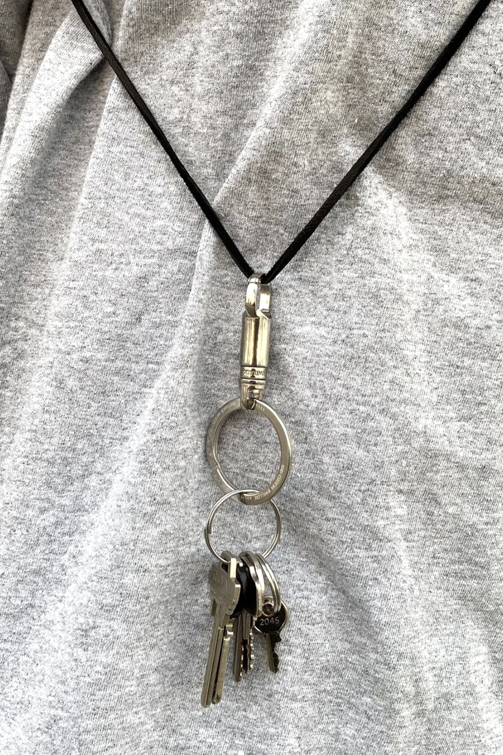 E.N.D / Swivel Cylinder Clasp Keyholder – redtriangle