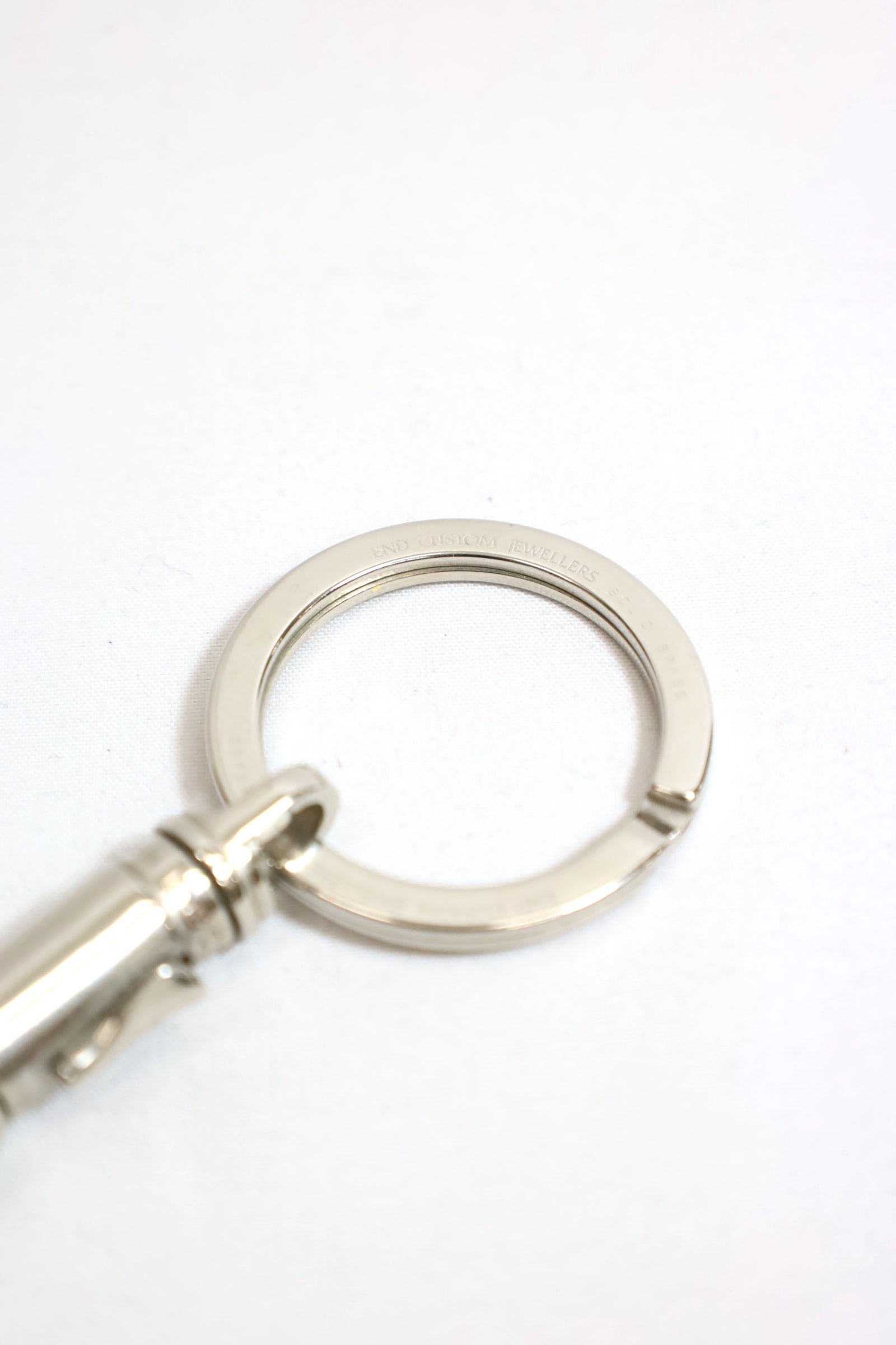 E.N.D / Swivel Cylinder Clasp Keyholder – redtriangle